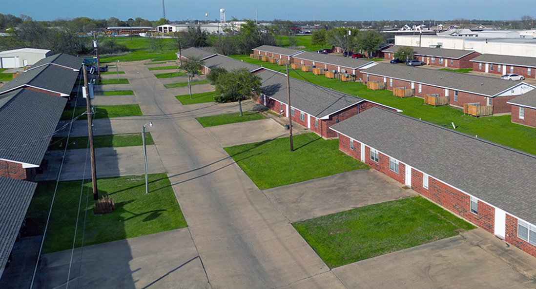 Cottage Row Apartments - Mabank, Texas. - Silver Lands Property Managment